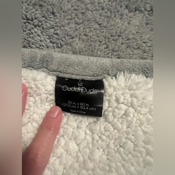 Cuddl Duds | Bedding | Cuddl Duds Gray And White Sherpa Throw Blanket ...